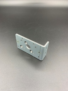 100/200 Universal L shaped bracket - wmcpumps.com